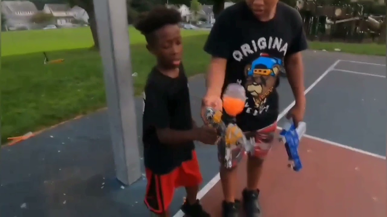 splat gun (gel blaster) wars - YouTube