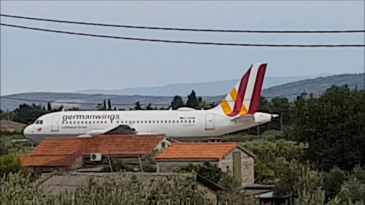 Landing and take off at Split's airport. Decolli e atterraggi all ...