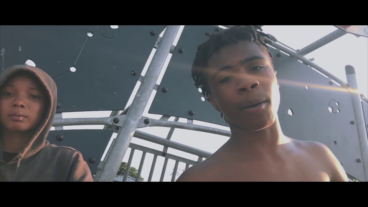 YungLyfe Smakka - Gangin (Official Music Video) - YouTube