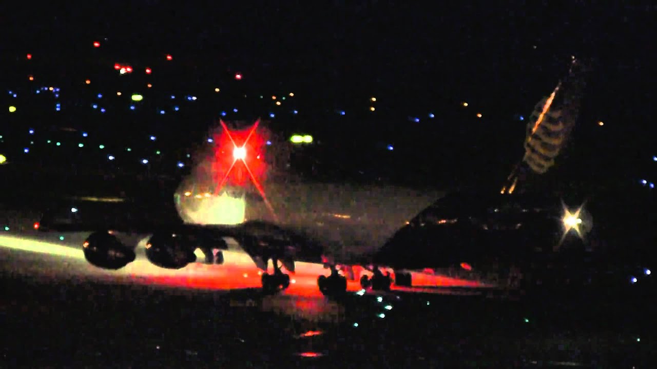 GSS British Airways Boeing 747-400F Night Take off at Nagoya - YouTube