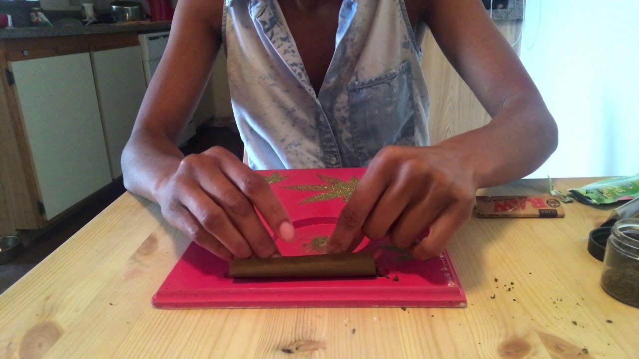 How to roll the perfect blunt/joint! - YouTube