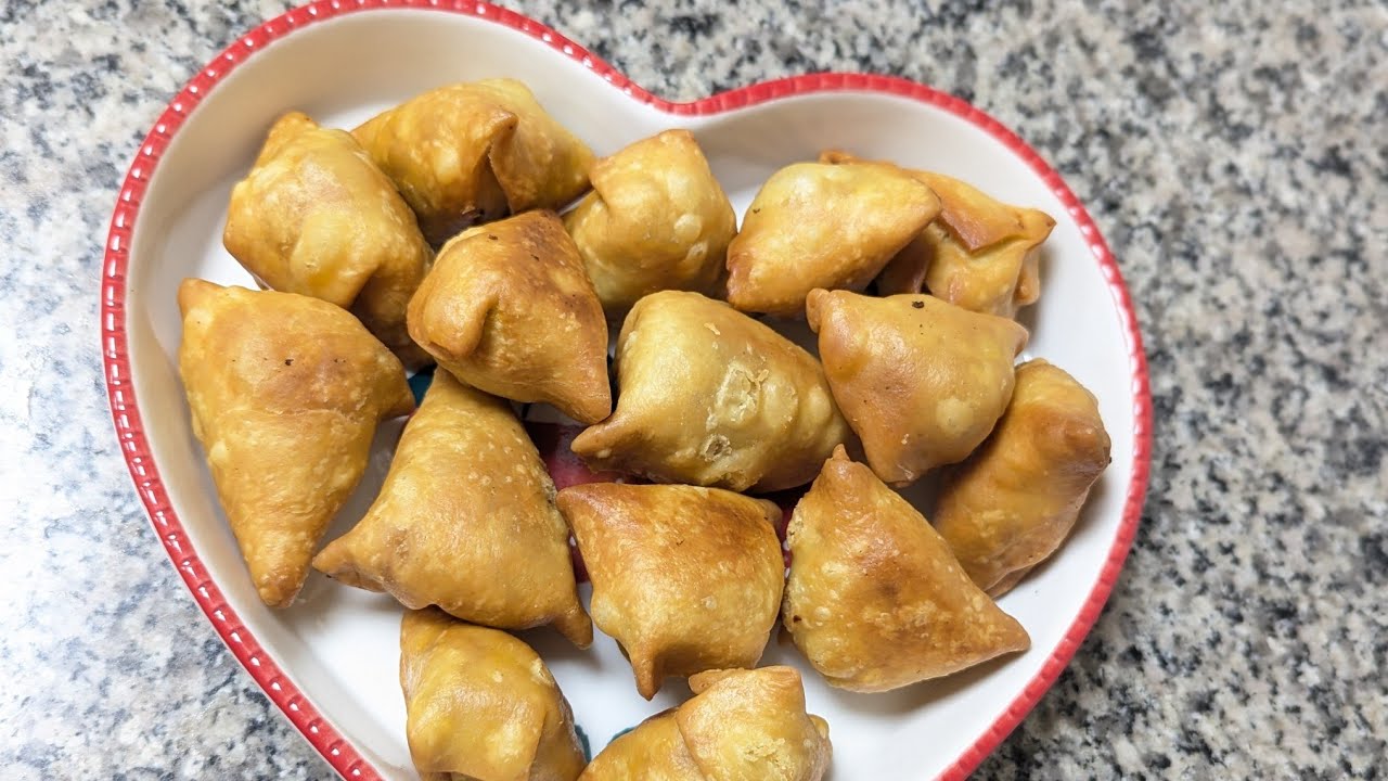 Crispy Singara recipe (মুচমুচে সিঙ্গারা) step by step procedure with ...