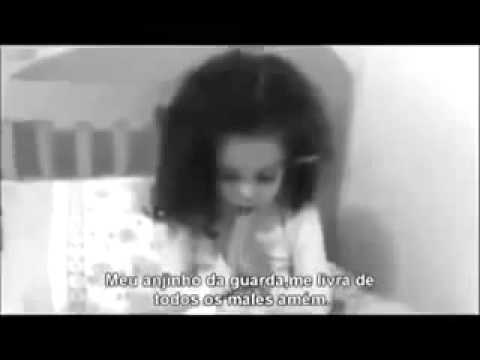 Menina ora e bate a cabeça na cama Kkkkkkkkk