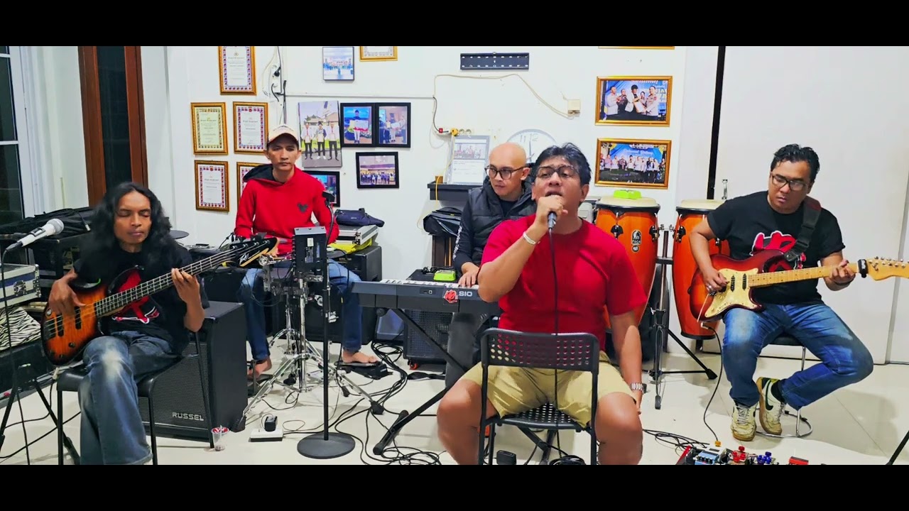 Garby - Ada Rindu cover Riap Band # HDK - YouTube