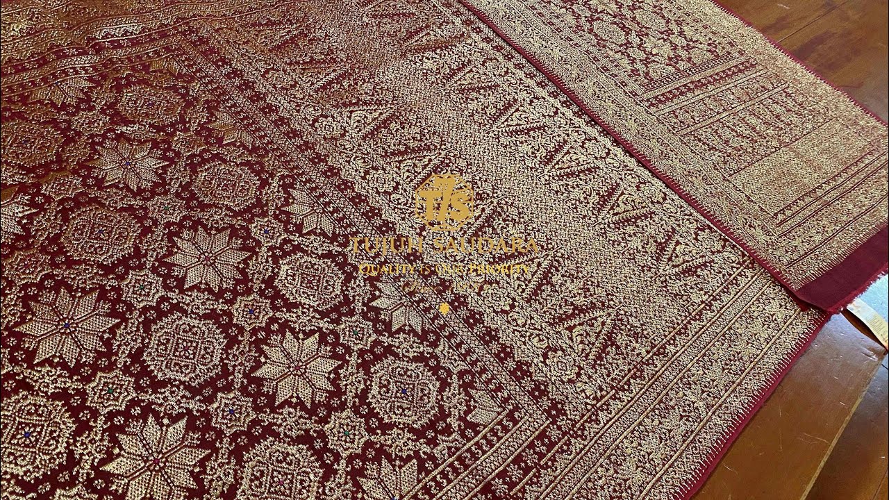Tujuh Saudara Songket Palembang Warna Maroon ESYN01057100925 - YouTube