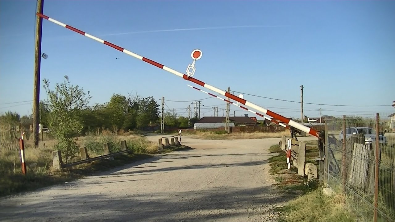 Spoorwegovergang Plosca (RO) // Railroad crossing // Trecere la nivel ...