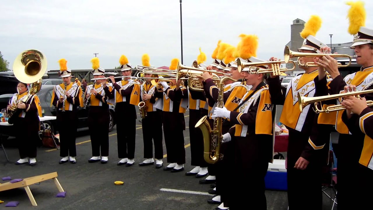University of Minnesota Pep Band performs the Go Gopher Victory - YouTube