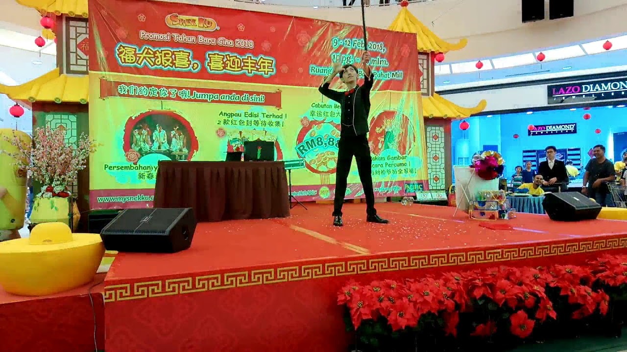Leon Lim and James Lim batu pahat magic show 峇株吧辖魔术师 - YouTube