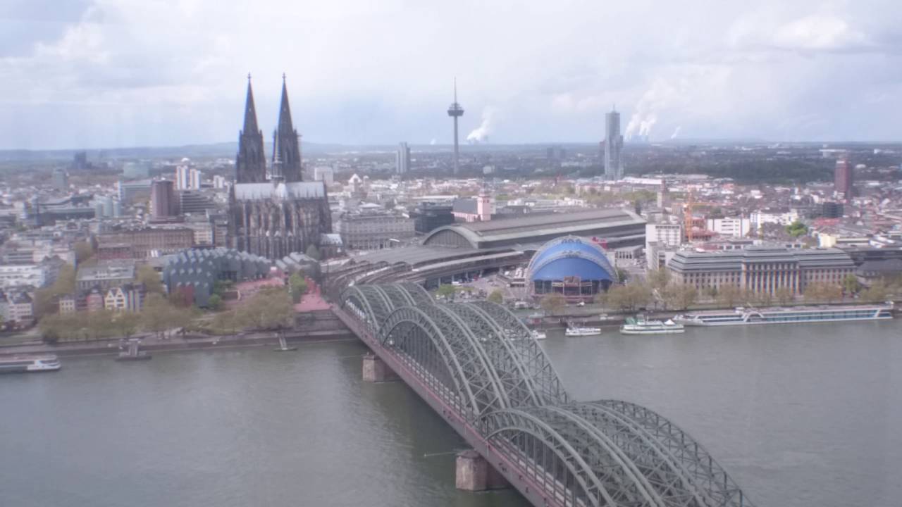 Approaching Koln Triangle 4K - YouTube