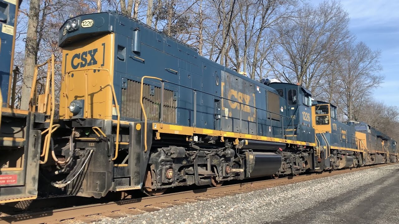RARE: Three CSX MP15s Switchers on Q410! Plus CWR Train! - YouTube