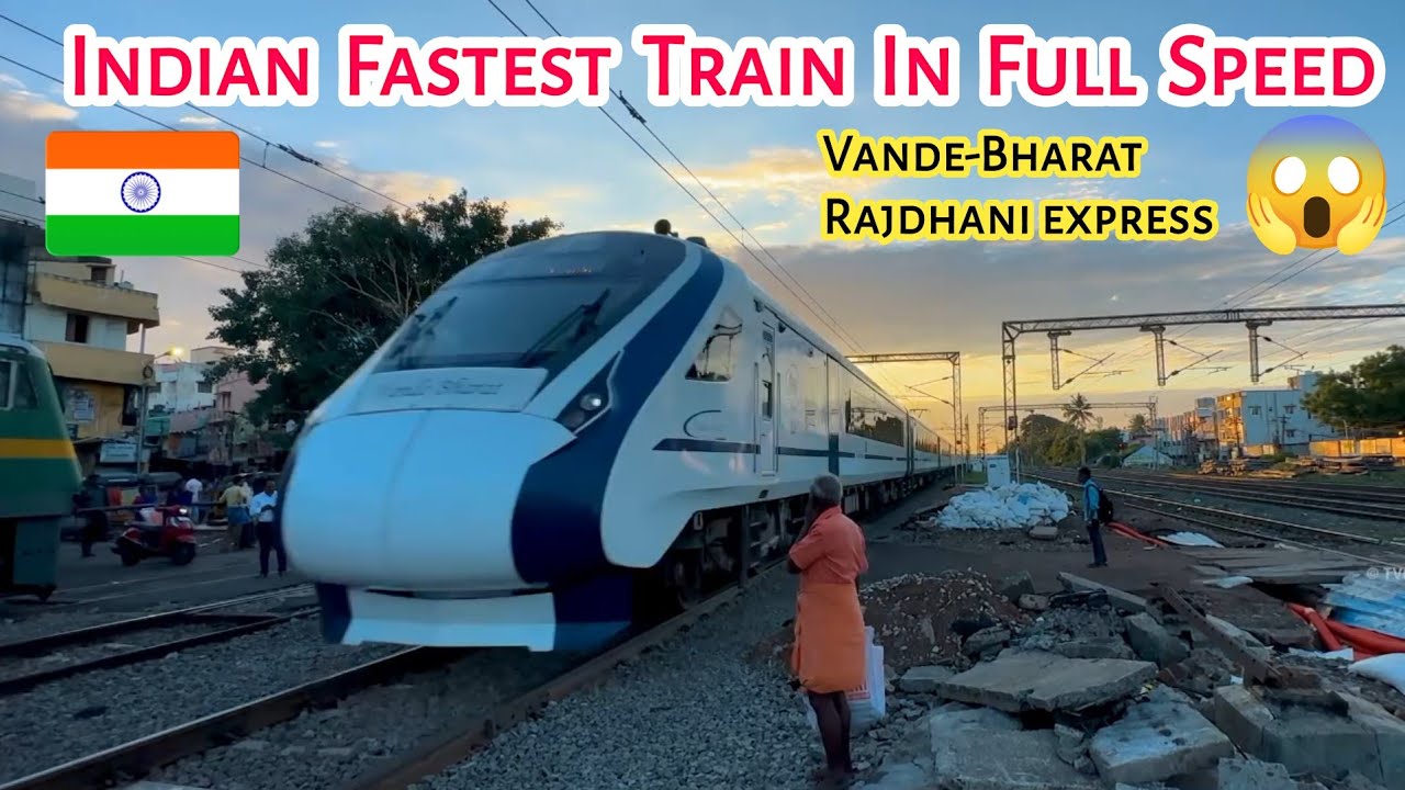 Indian Fastest Train🚂 Crossing In Full Speed 😱 Vande Bharat -Rajdhani ...