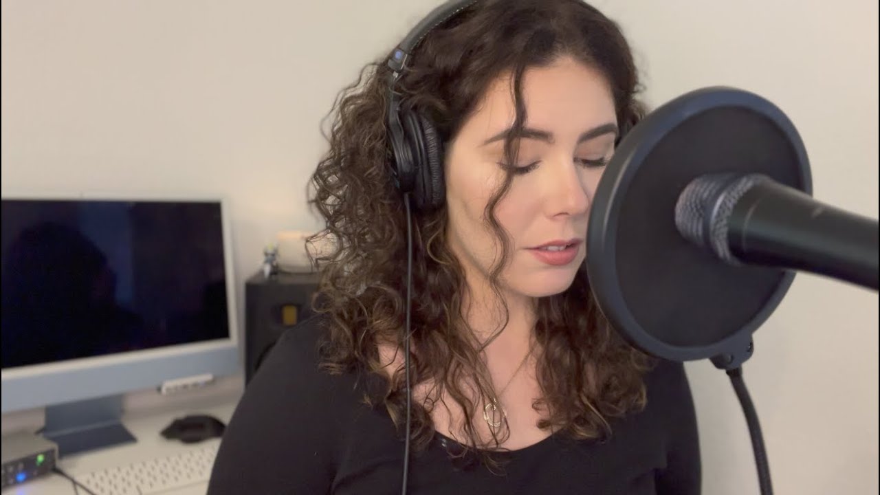 Opera singer sings Creep by Radiohead - YouTube