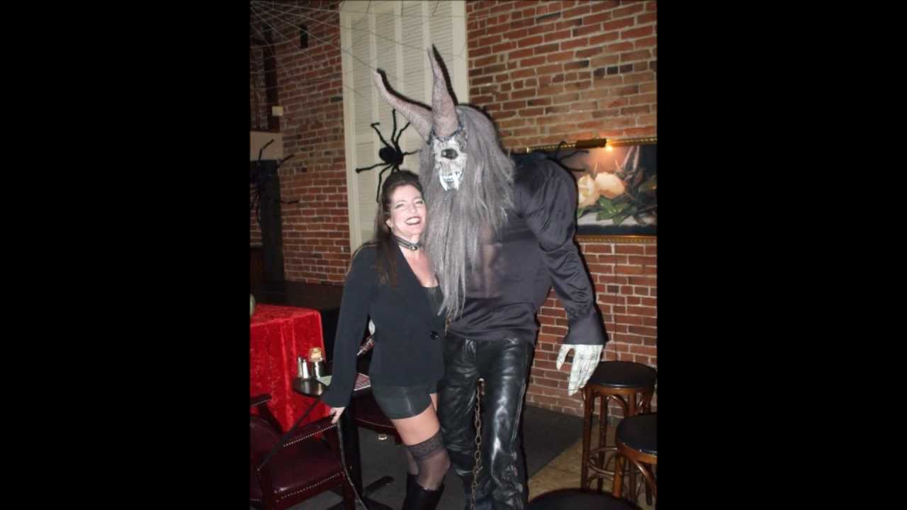 Halloween 2011 Hobo's Portland - YouTube