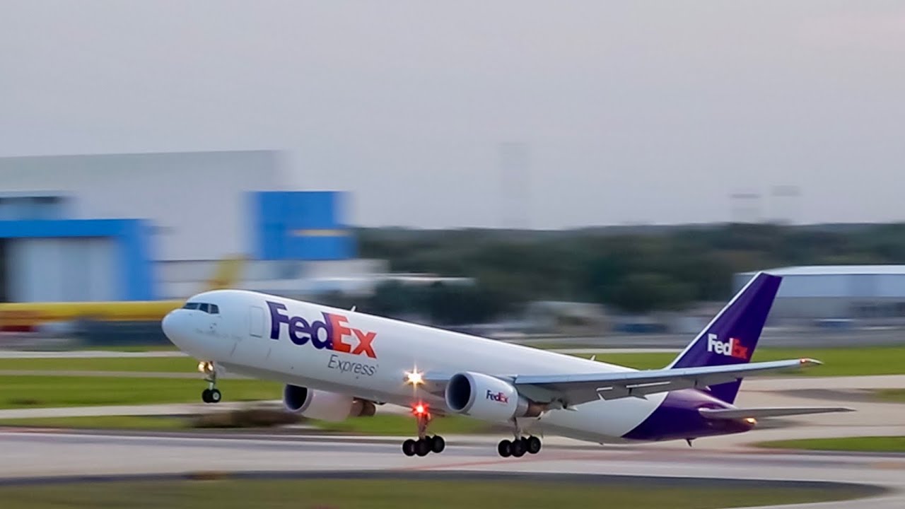 Rare FedEx 767 Runway 28 Takeoff Spotting TPA - YouTube