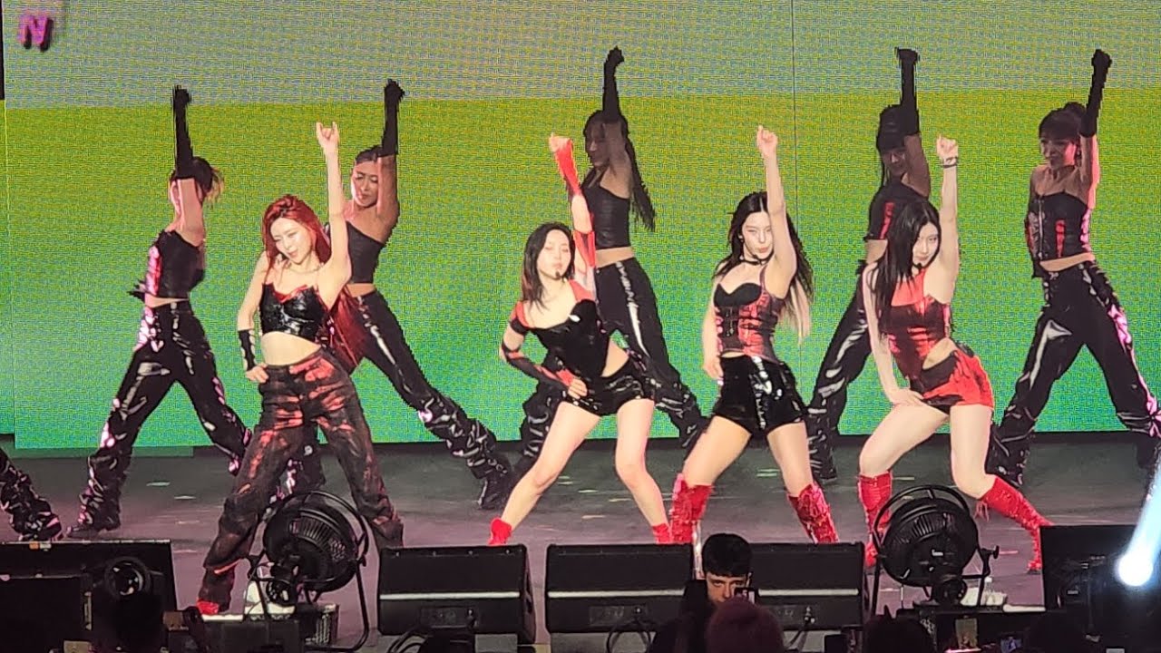 Itzy - Wannabe live at the BORN TO BE World Tour, Toronto (June 29 ...