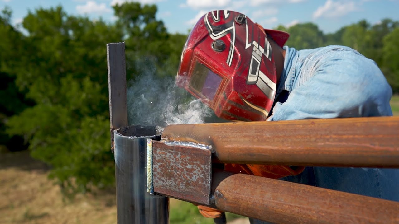 Weld up Barndominium metal framing | E62 S3 - YouTube