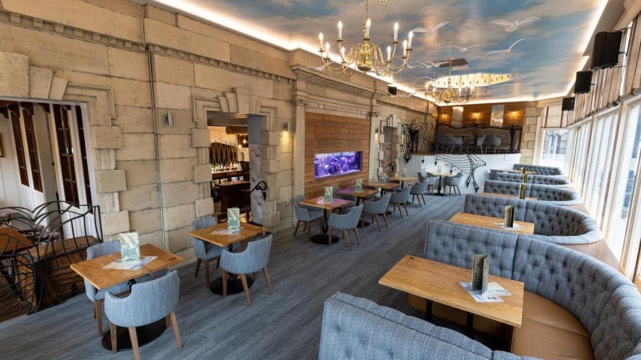 The Resolution Hotel, Whitby, United Kingdom - YouTube