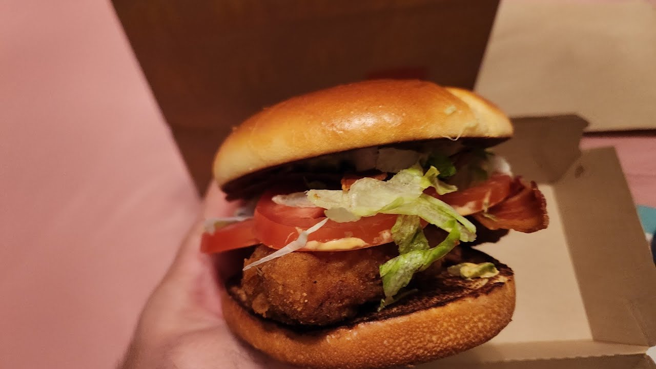McDonald's Bacon Cajun Ranch Deluxe McCrispy Sandwich - YouTube