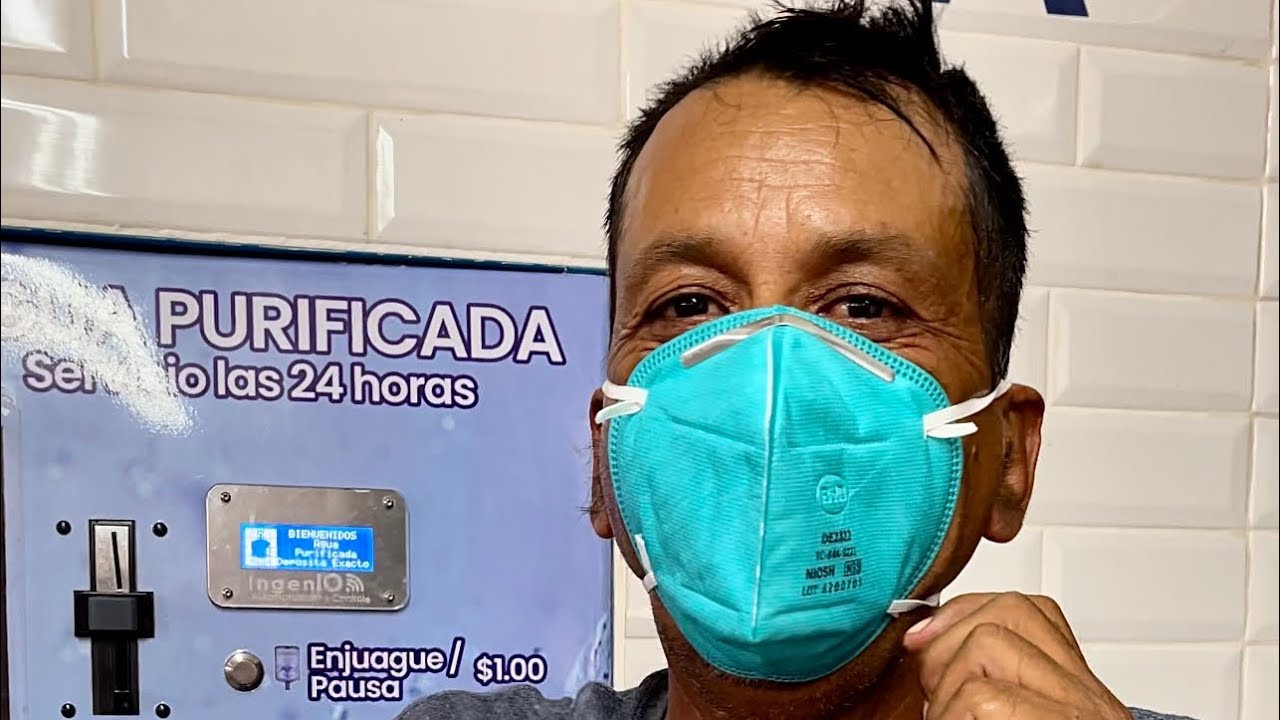 Le Regale Cubrebocas al Tony Adame y tarda mil horas en ponersel - YouTube