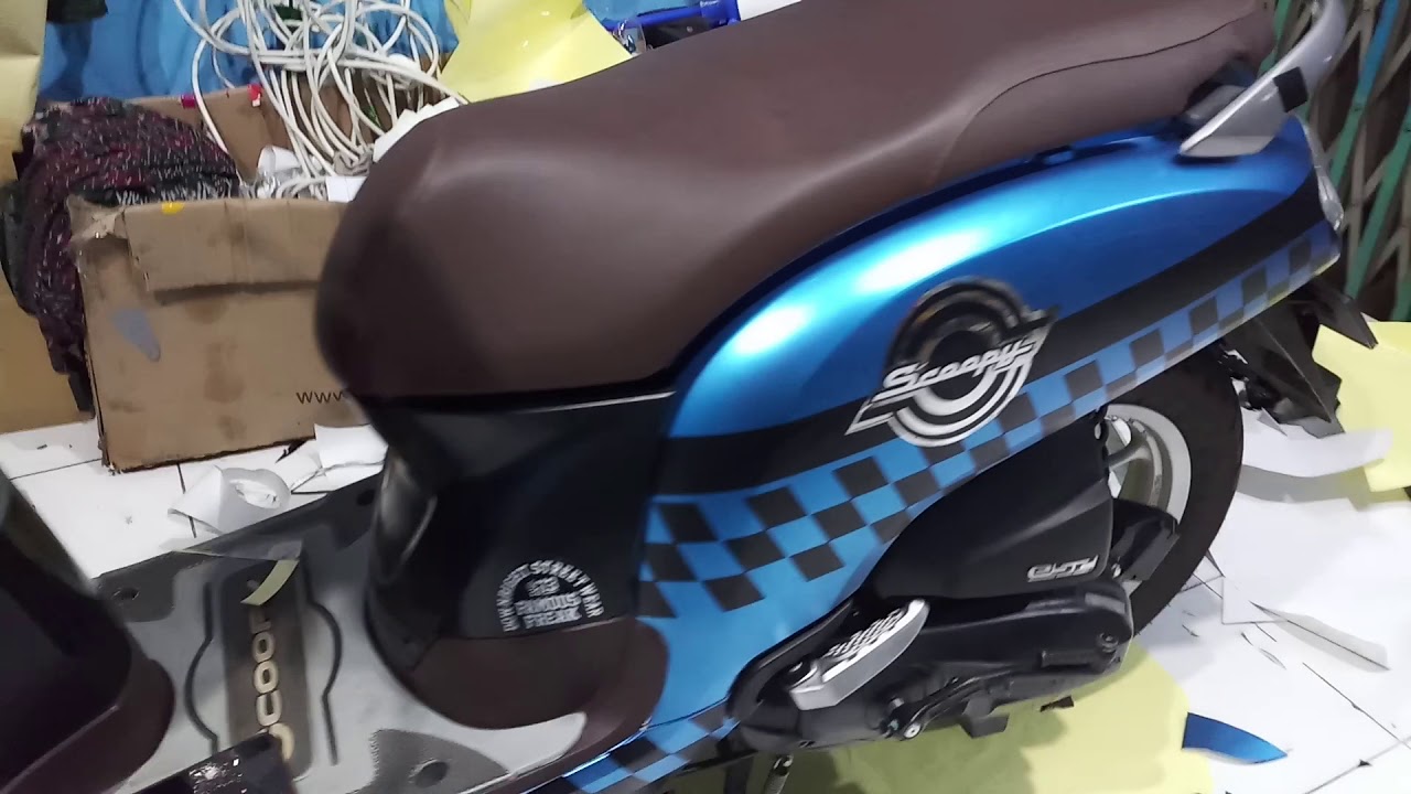 Scoopy modified..satin biru vs cutting - YouTube