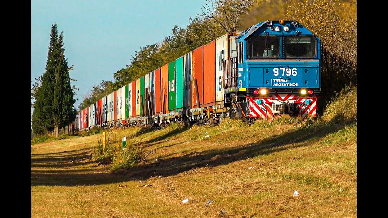 tren con carga intermodal , transportando auto partes de Renault a la ...