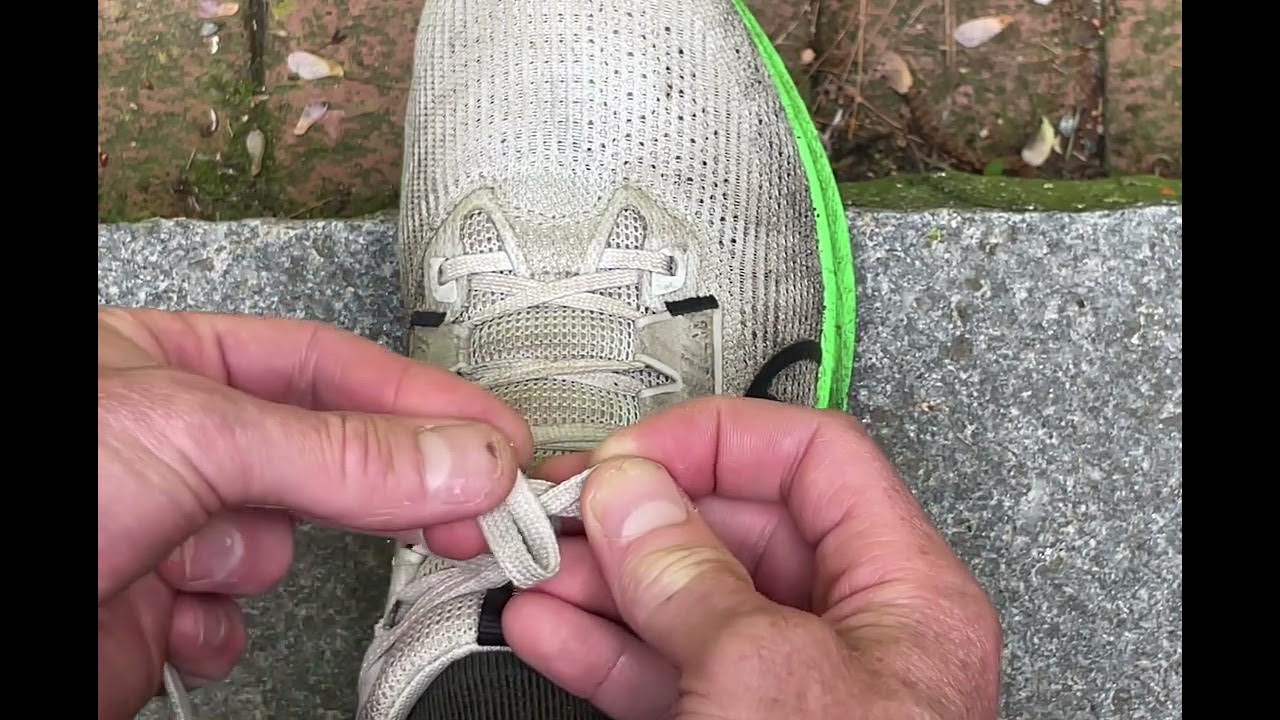 How to tie your running shoes: the simple RUNNER'S KNOT! - YouTube