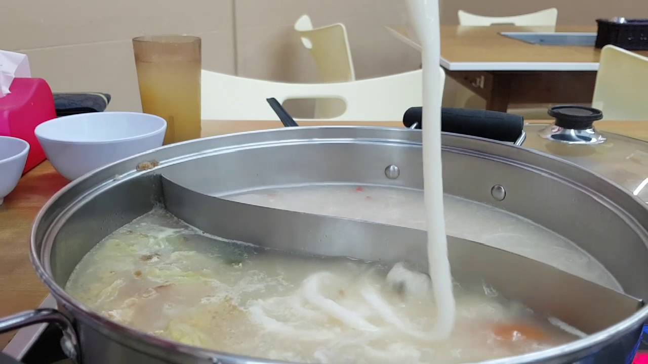 Fish Paste Noodles from Tian Fu Steamboat - YouTube