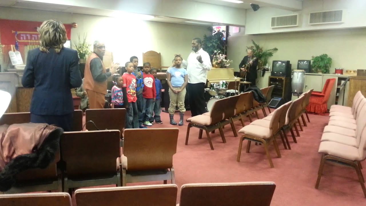 The kids saying the Shema - YouTube