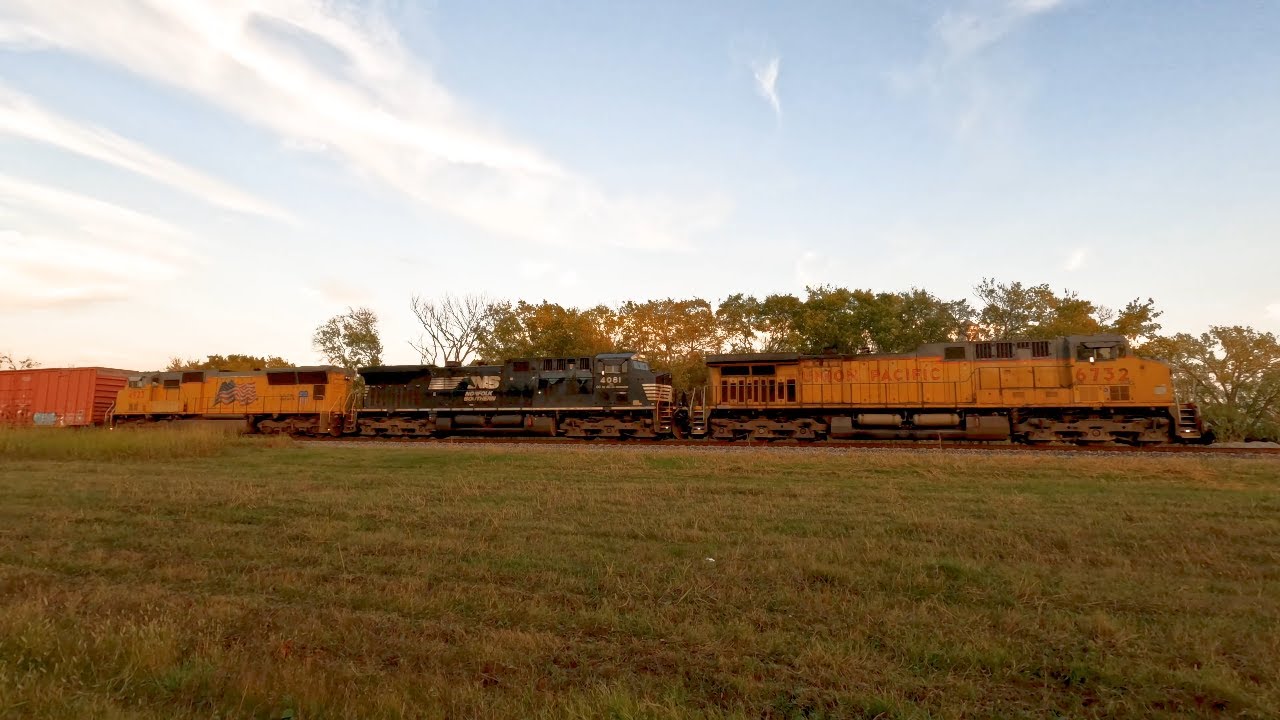 Southbound UP 6732/NS 4081/UP 4923, Mixed Freight Train, "Ennis Sub" Thornton, TX 11-9-22 GoPro ...