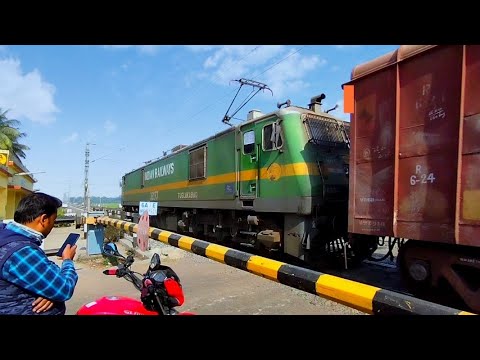 WAG-9 130 KMPH HIGH SPEED FREIGHT TRAIN CROSSING AT RAILWAY GATE ...
