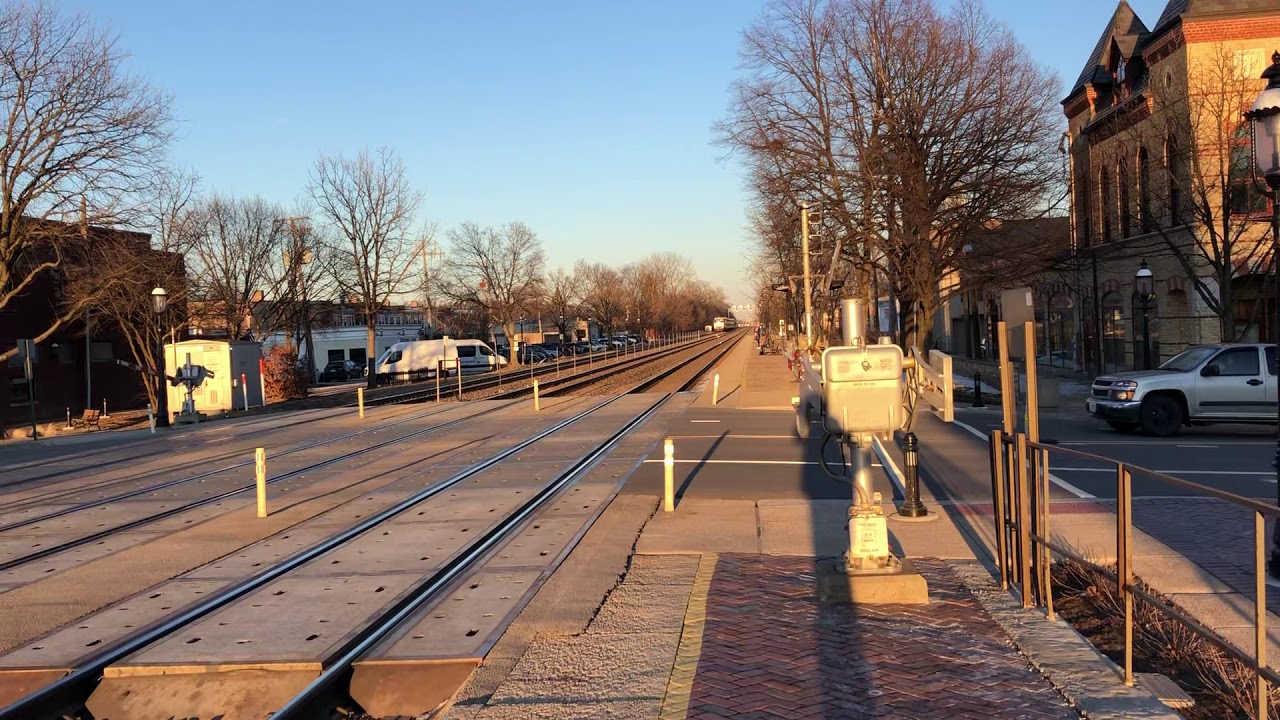 Outbound Metra 181 Arrives at Riverside IL - YouTube
