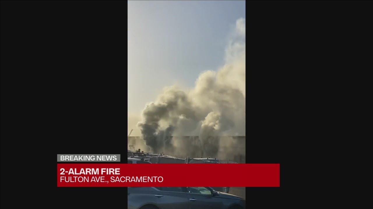 Fire rips through auto repair shop - YouTube