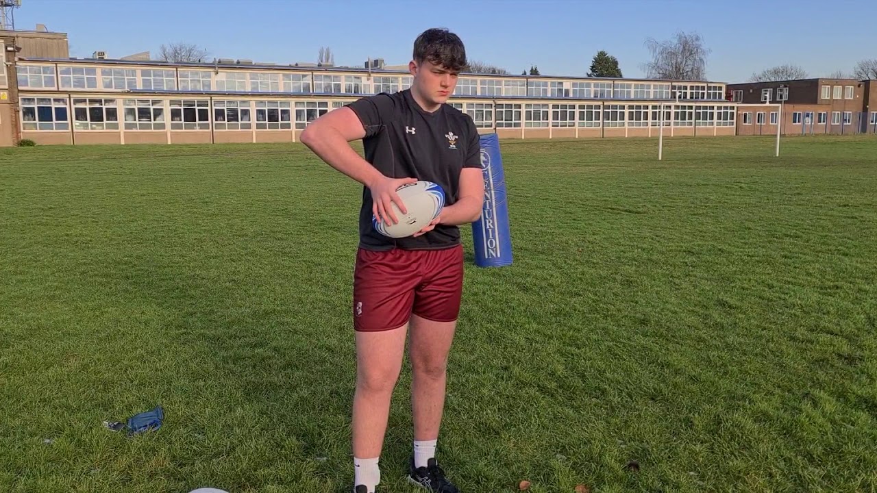 Rugby- Spiral spin pass - YouTube
