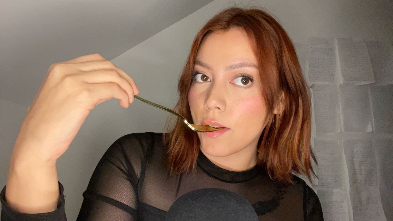 ASMR | ME COMO TU CARITA/ EATING YOUR FACE😋🍴 - YouTube