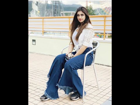 Jannat Mirza Fun With Boy Friends Hot Kiss l Feat By Jannat Mirza