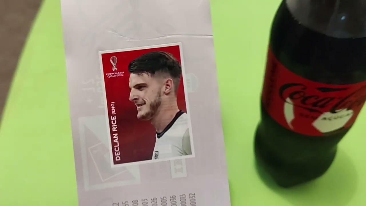 TIRANDO MAIS 2 FIGURINHAS DO RÓTULO DA COCA COLA !!! - YouTube