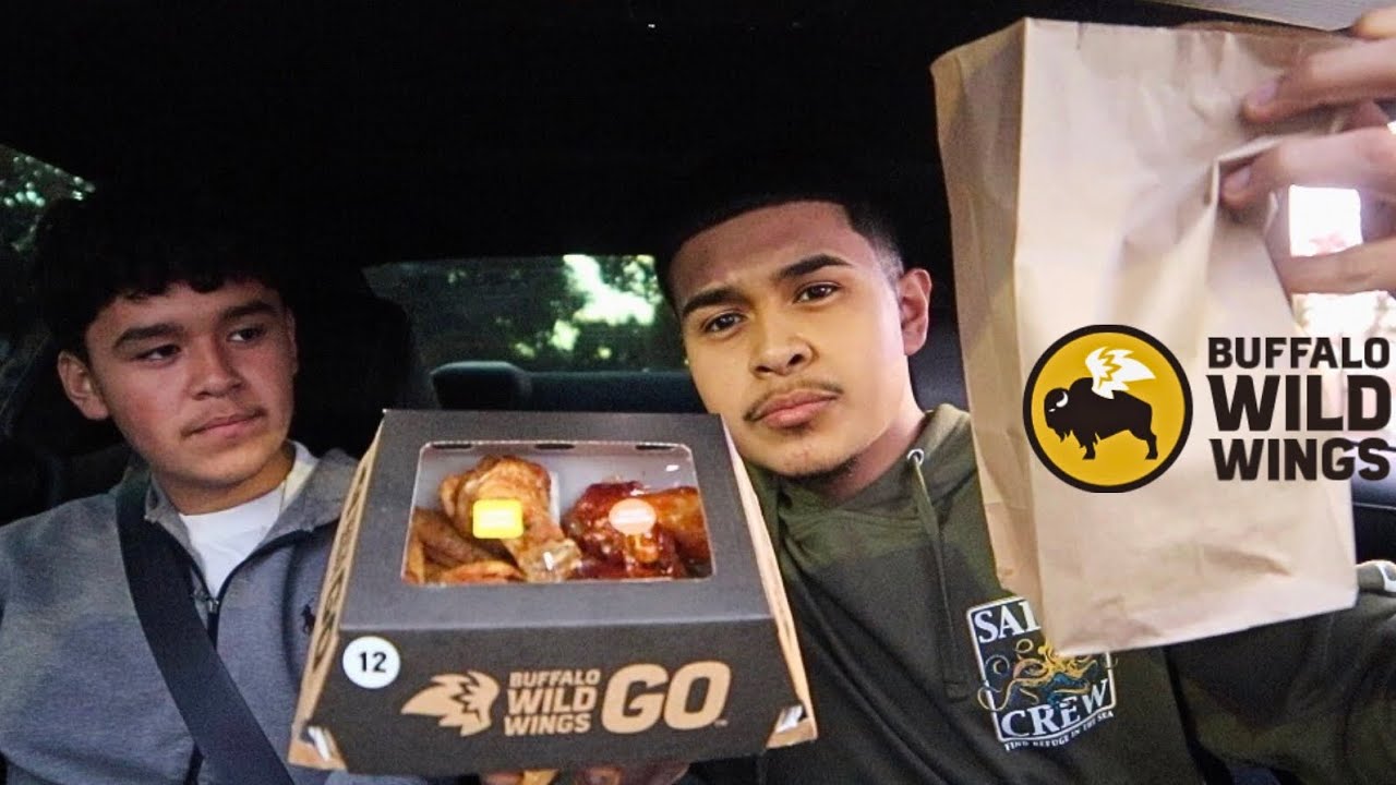 Did BUFFALO WILD WINGS Fall Off? | Buffalo Wild Wings Mukbang - YouTube