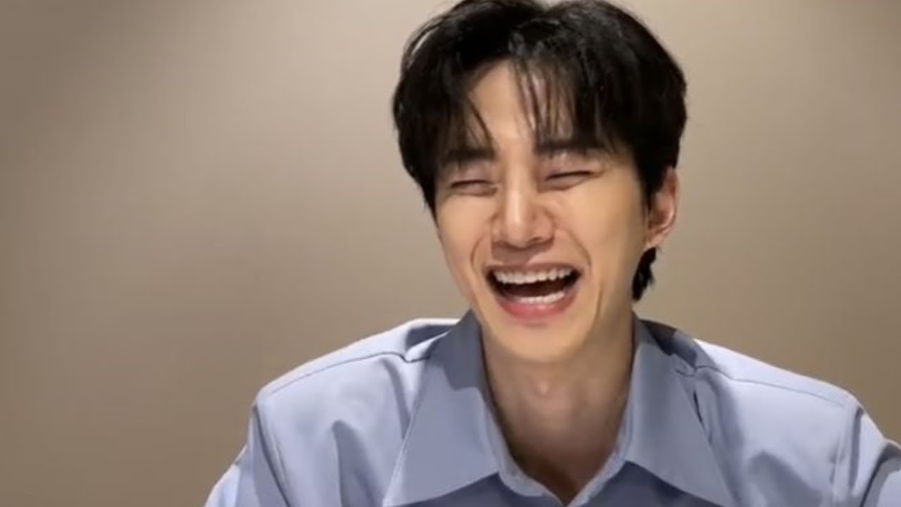 #JUNHO DROPS EPIC SMILE: Fan Fever UNLEASHED! 😄🔥💫 - YouTube