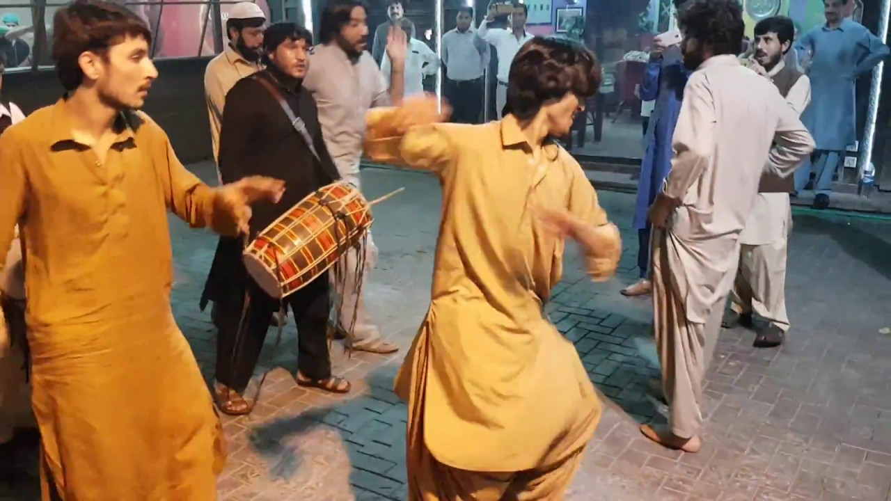 Pashto mast attan by Punjab university students at Qabail restaurant ...