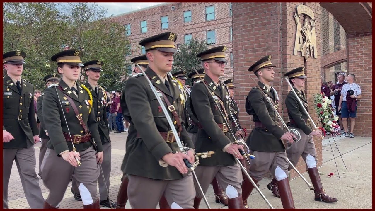 Texas Aggie Corps of Cadets Marching Into Kyle Field | Aggie War Hymn ...