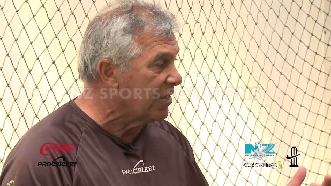 How to Bowl Finger Spin in Cricket - Observing Batters - YouTube