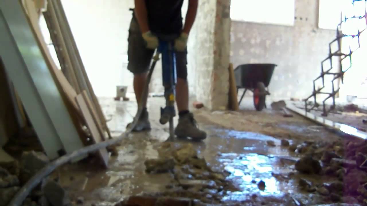 Sleuven uithakken met luchthamer - YouTube