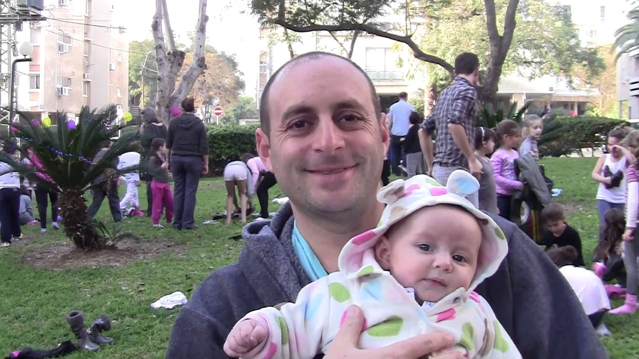 Eyal en cumpleaños - YouTube