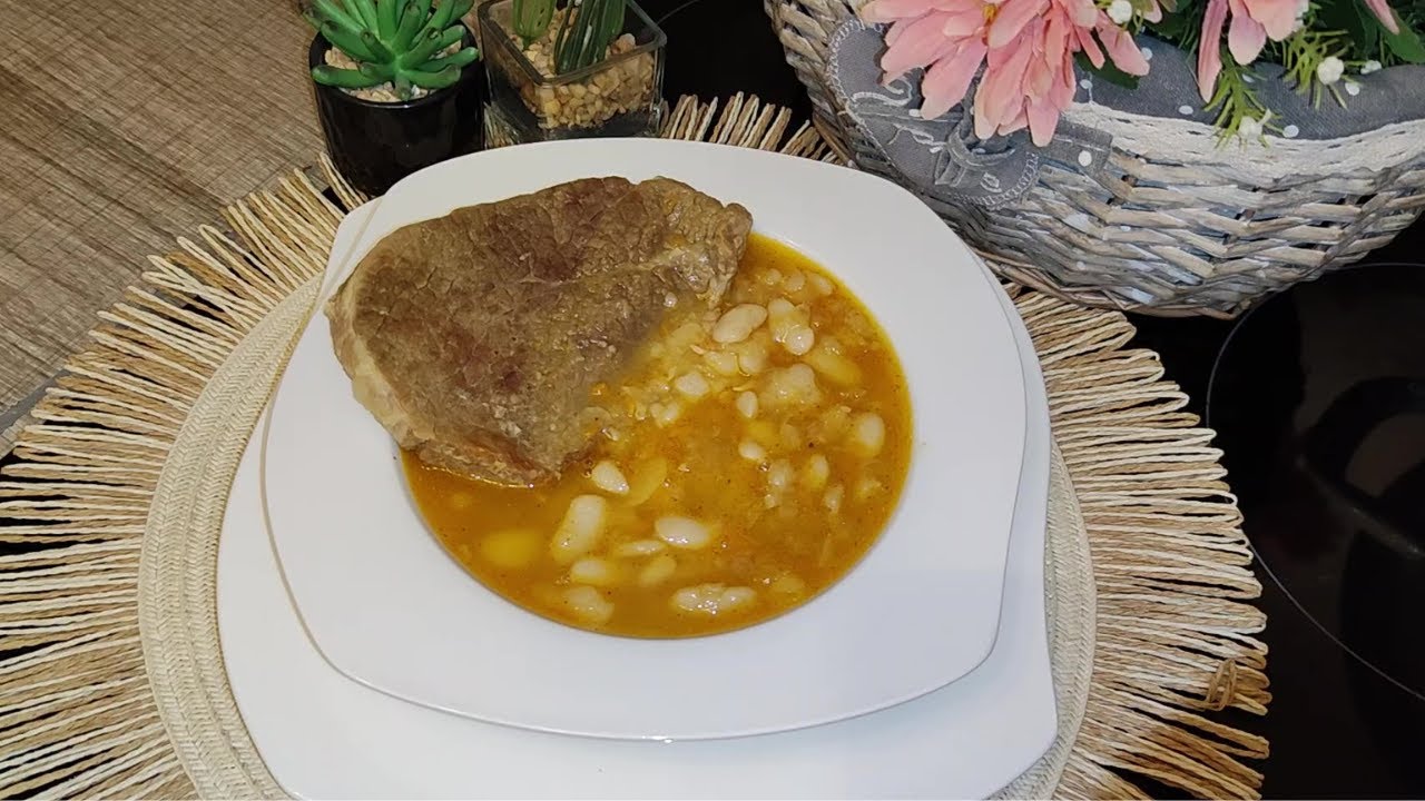 Pasul (Grosh) me mish /traditionell albanischer Bohneneintopf mit ...