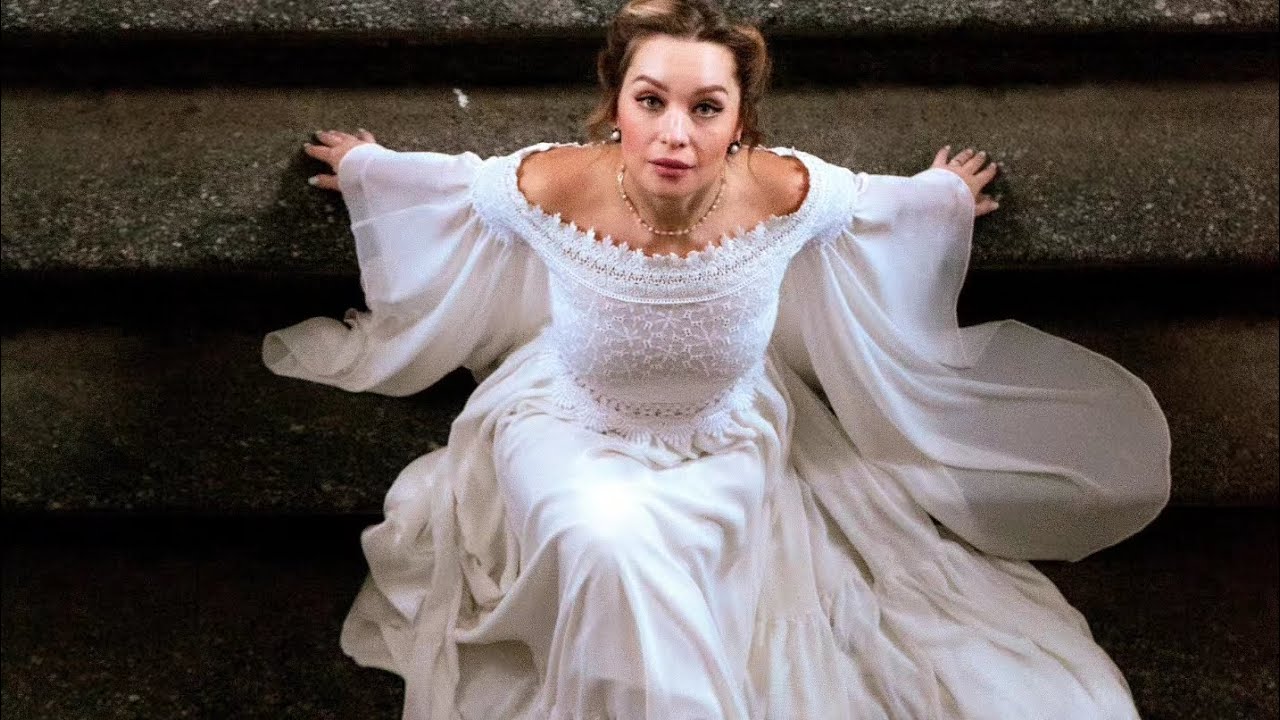 Puccini, aria Mimi from "La Boheme" - YouTube