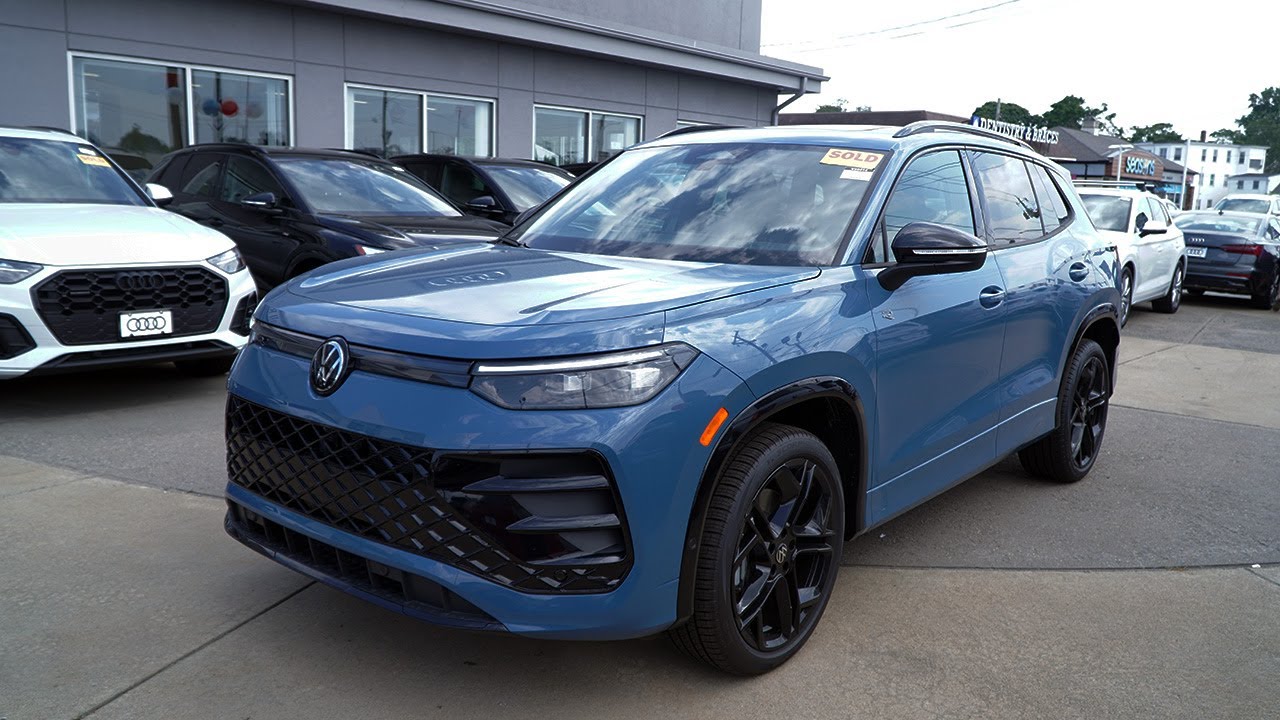 2025 Volkswagen Tiguan SE R-Line Monterey Blue | Video Tour with Aiden ...