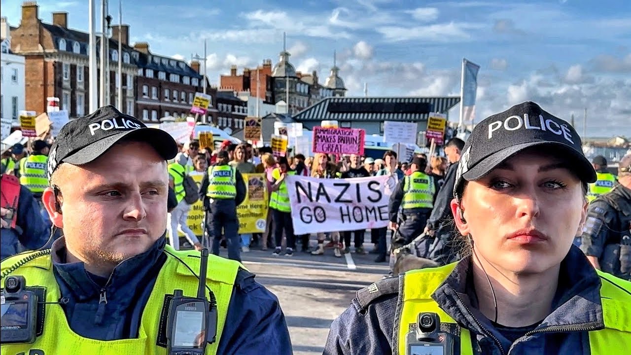 Weymouth Protest | Left vs Right - YouTube