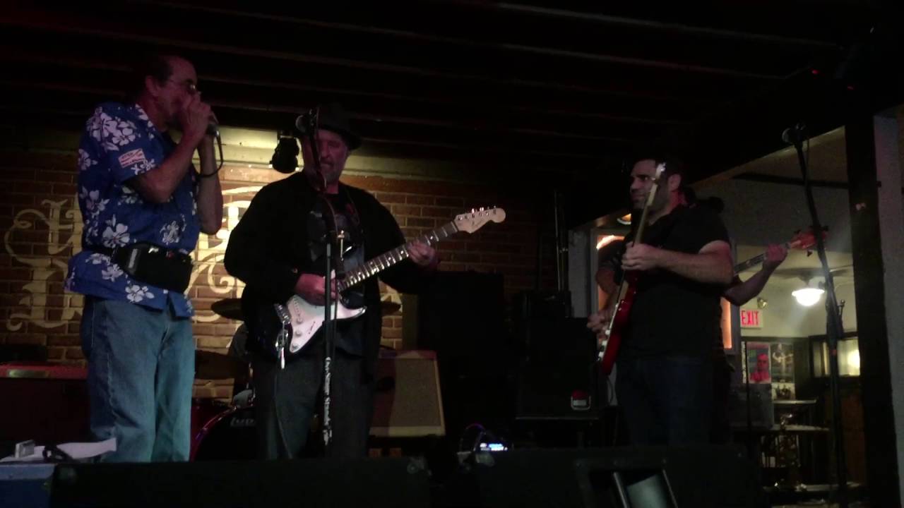 "Red House" Robby Clarke & Michael Ingmire at The Double Door Inn - YouTube
