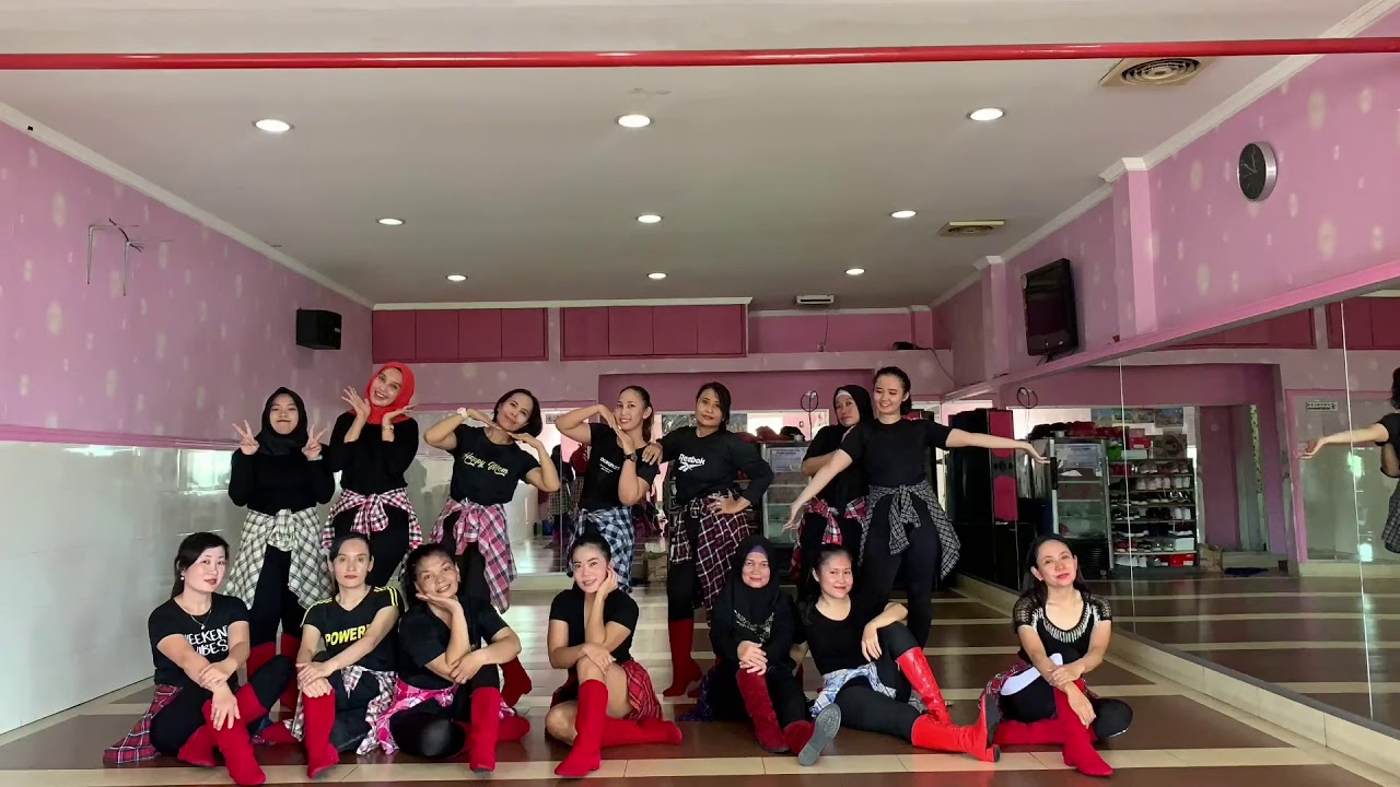 WOMAN POWER || LINE DANCE - YouTube