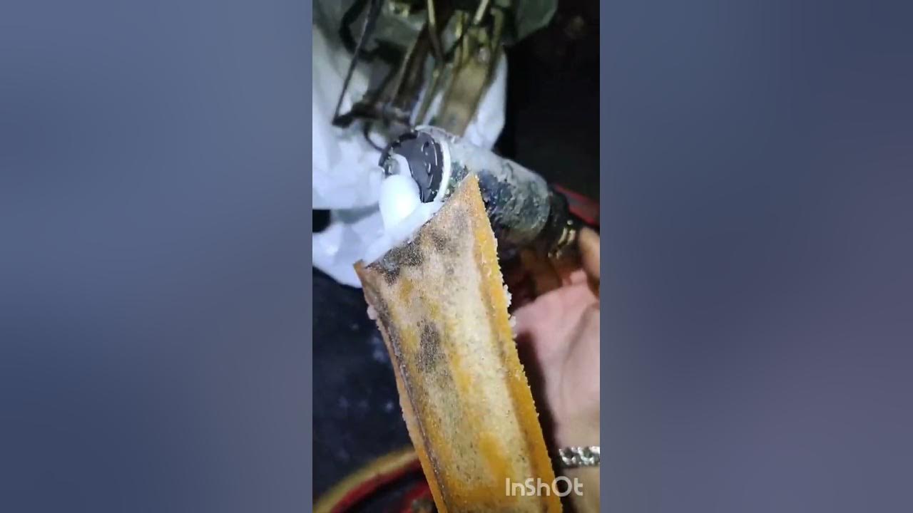 Неудачная заправка , в бензине АИ- 95 , в 40 литрах , оказалось 20 ...